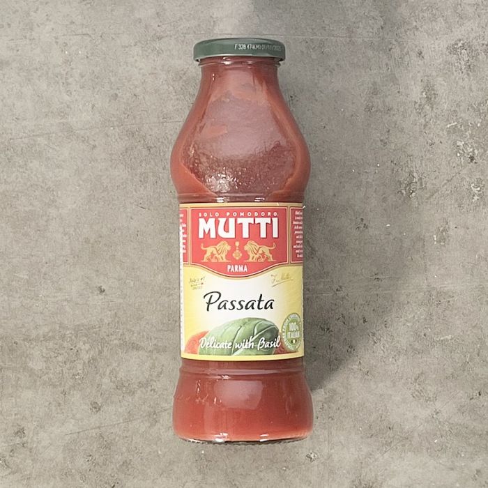 Mutti 100% Italian passata / tomato puree with fresh basil in glass ...