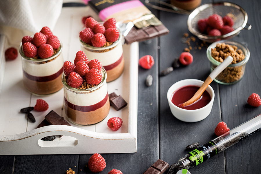 Chocolate verrine with raspberry puree and tonka bean - Secrets Room