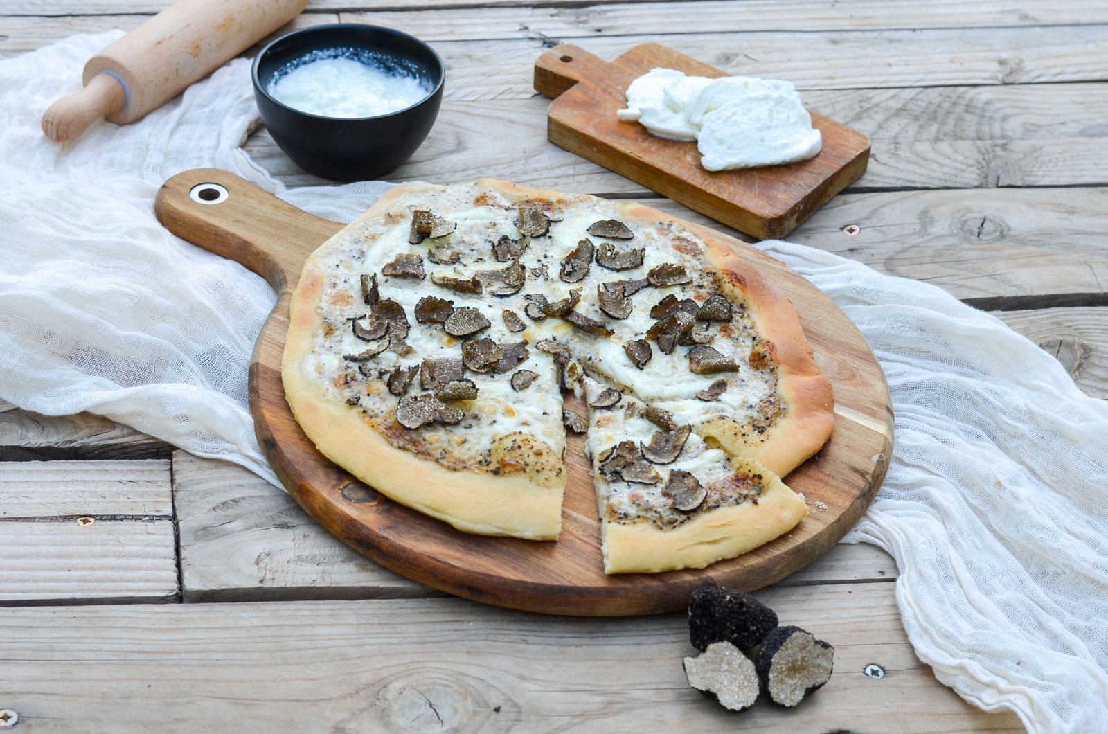SUMMER Truffle pizza recipe ☀️ - Secrets Room